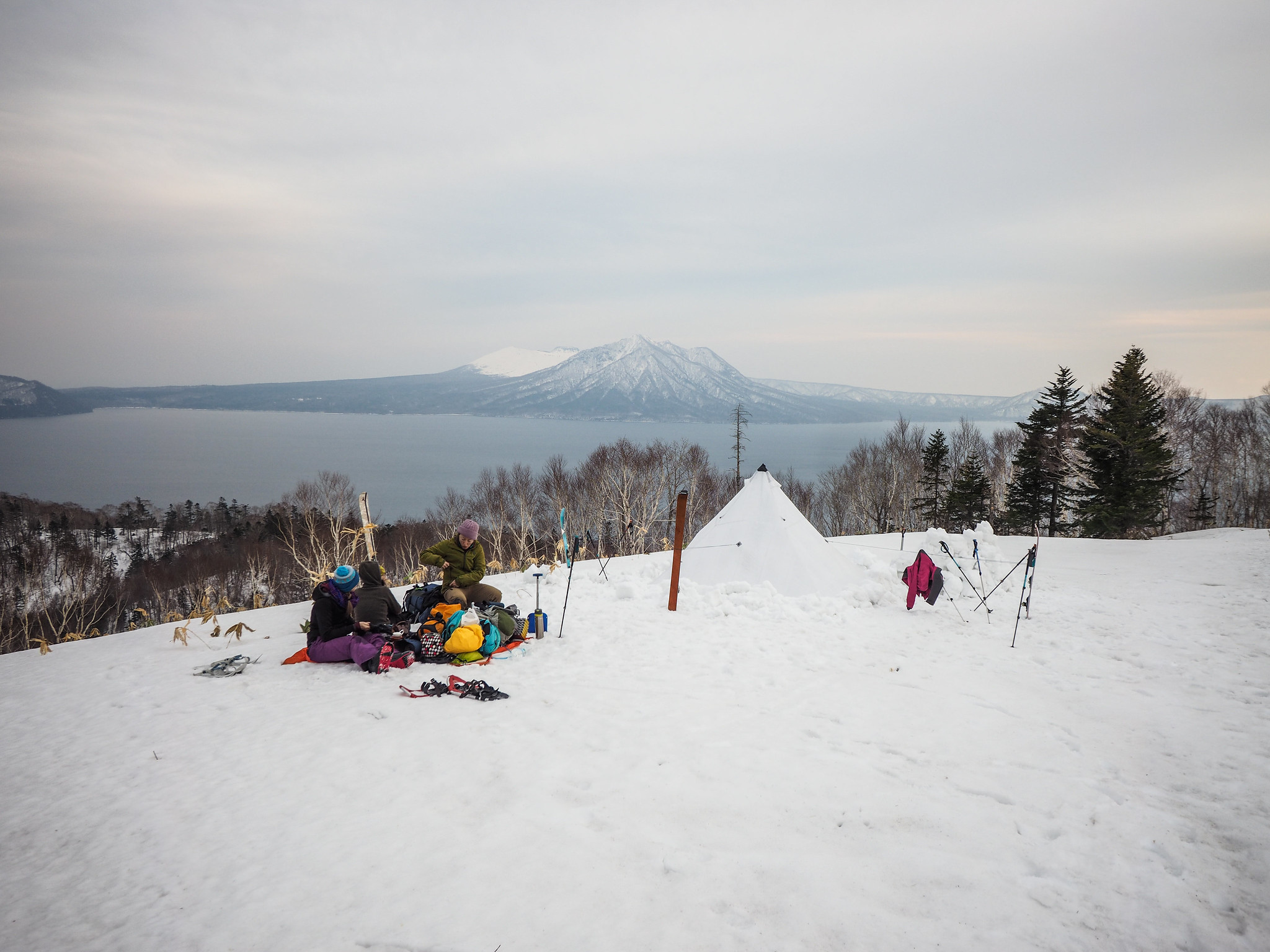 رحلات التخييم في الشتاء وأهم الأدوات والإحتياجات اللازمة - مجلة هي